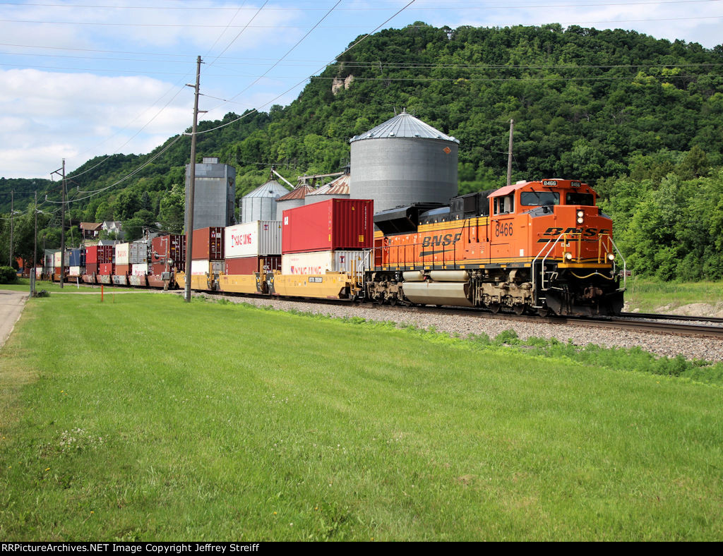 BNSF 8466